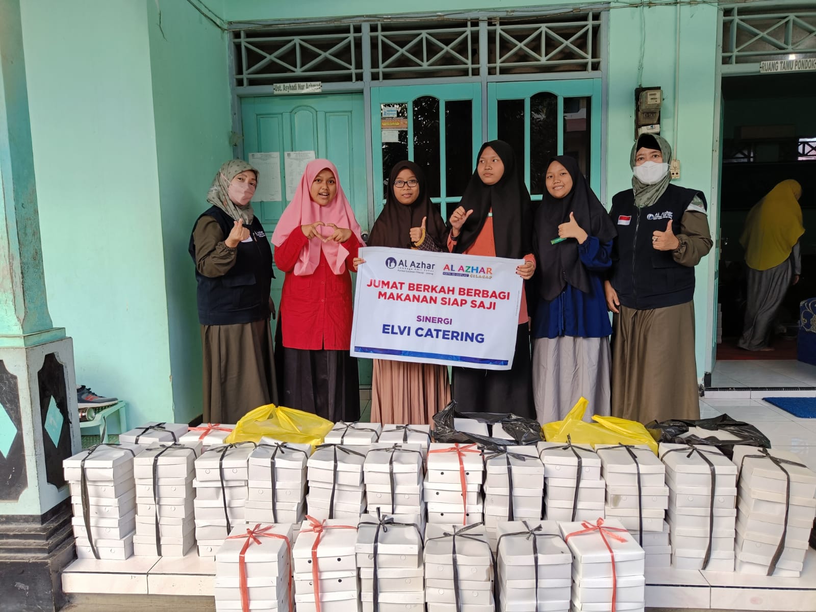 LAZ Al Azhar Cilacap Distribusikan 850 Box Makanan untuk Buka Puasa Sunah