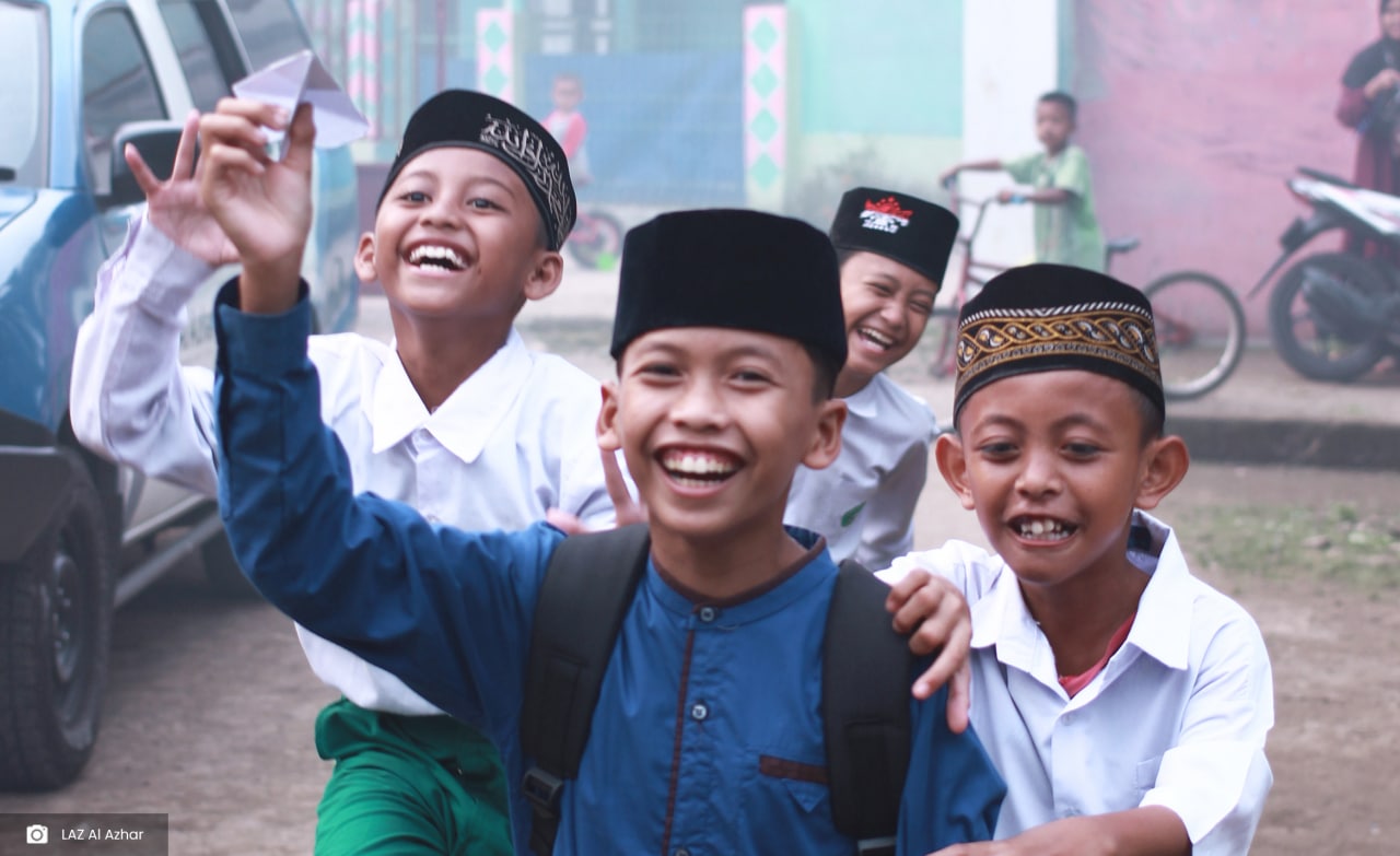 Bolehkah Berzakat untuk Anak Yatim?