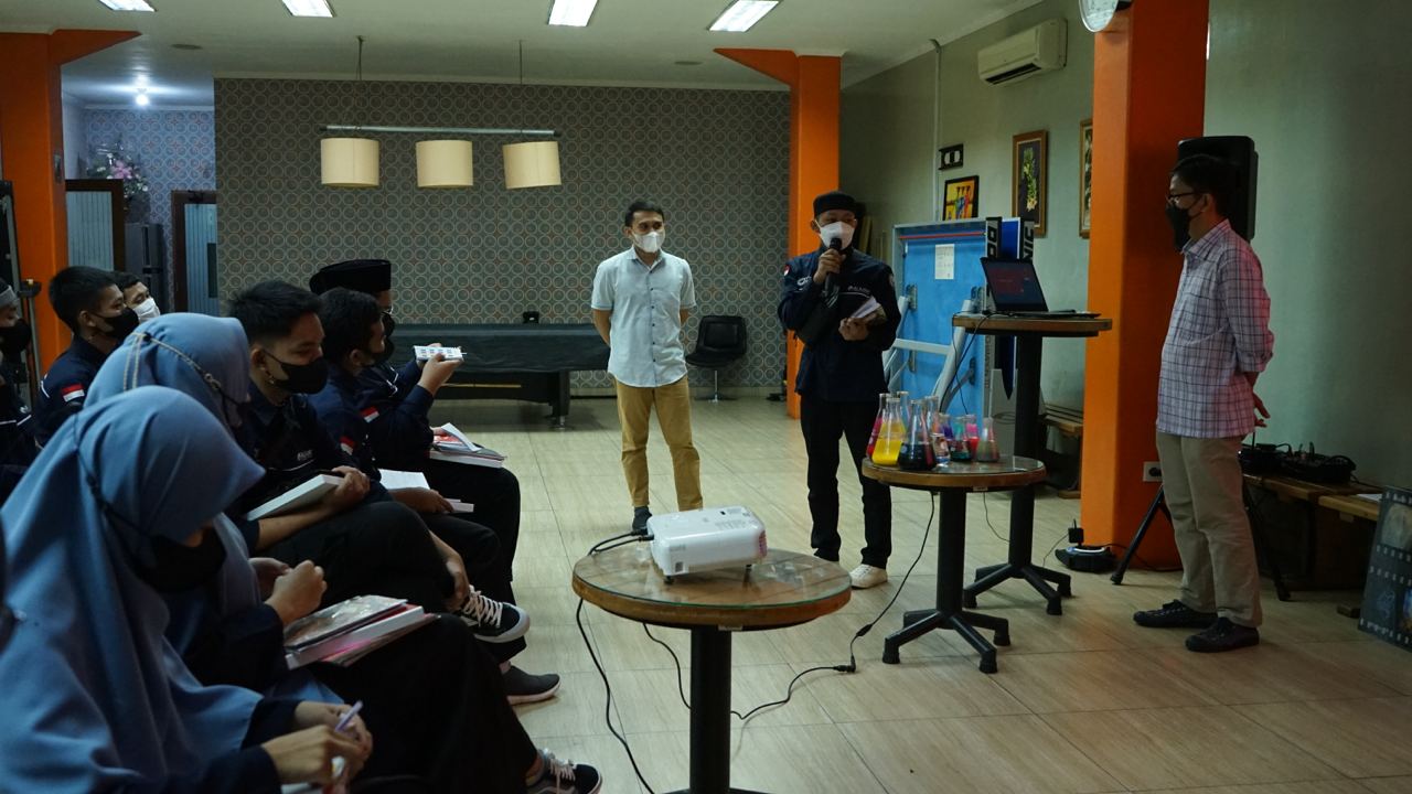 Santri RGI Belajar Digitalisasi Desain Langsung ke PT Bintang Sempurna