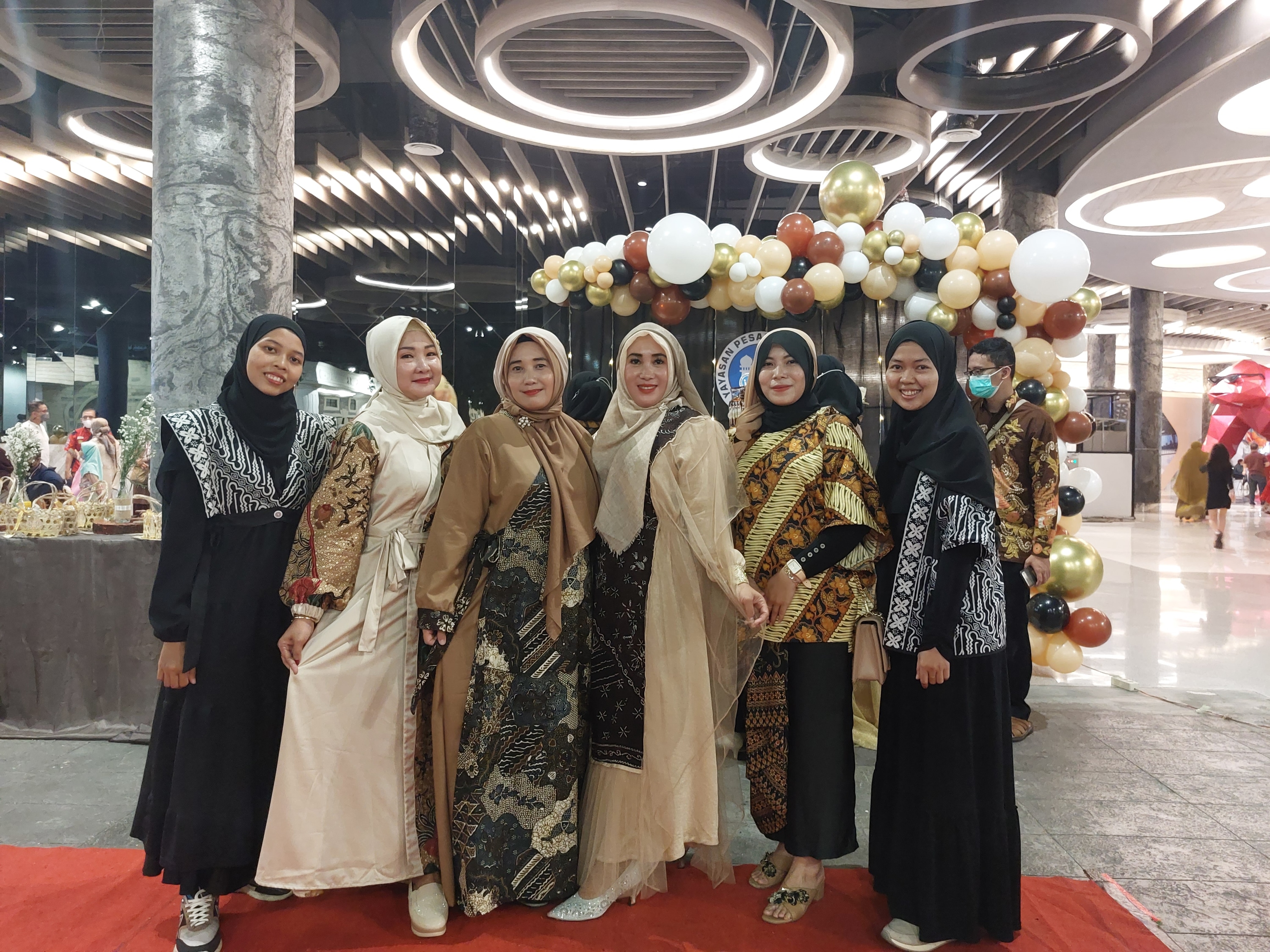 Busana Rancangan Santri RGI Guncang Panggung Al Azhar Festival Budaya