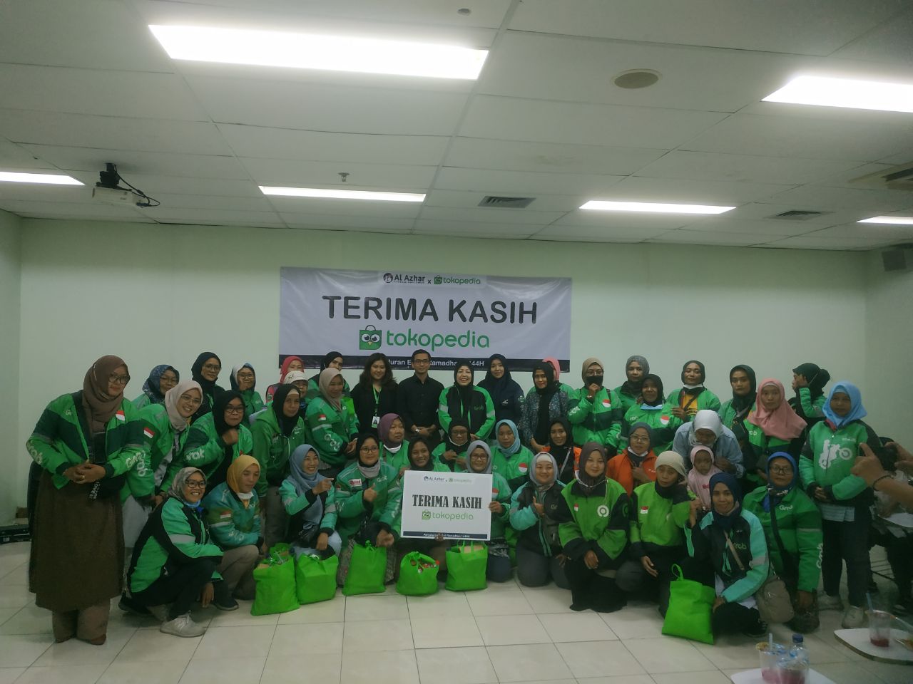 Kolaborasi Kebaikan LAZ Al Azhar dan Tokopedia Distribusikan 250 Paket ...