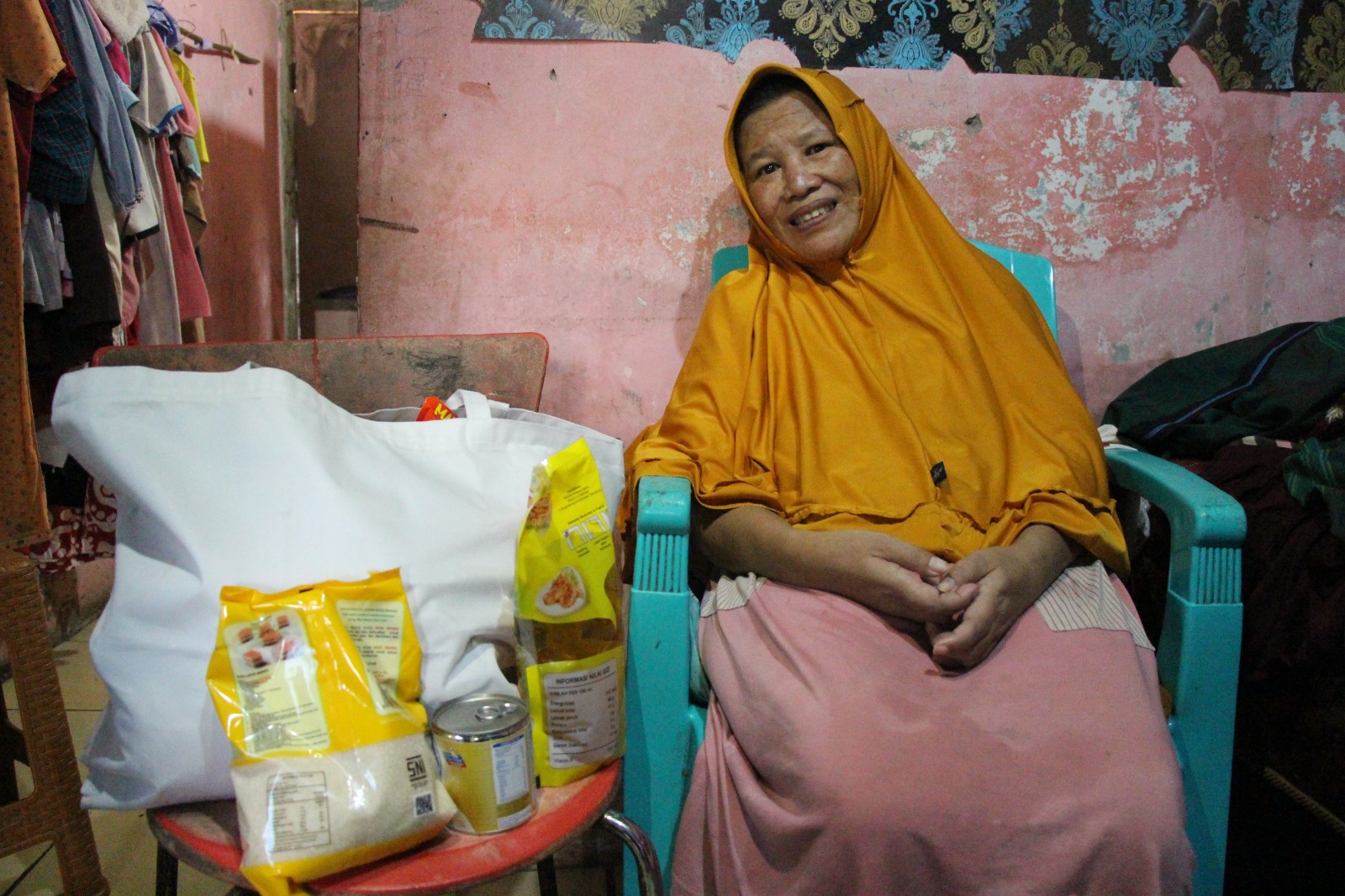 Berkah Zakat Membahagiakan Keluarga Bu Tetty di Idulfitri