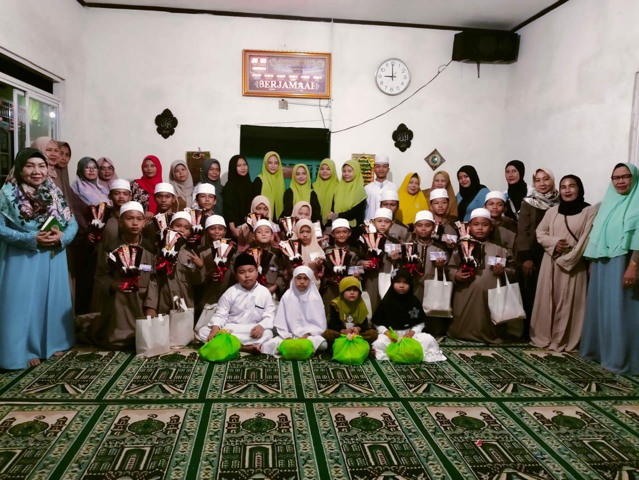 Cetak Yatim Berprestasi, LAZ Al Azhar Gelar Bimbel dan Salurkan ...