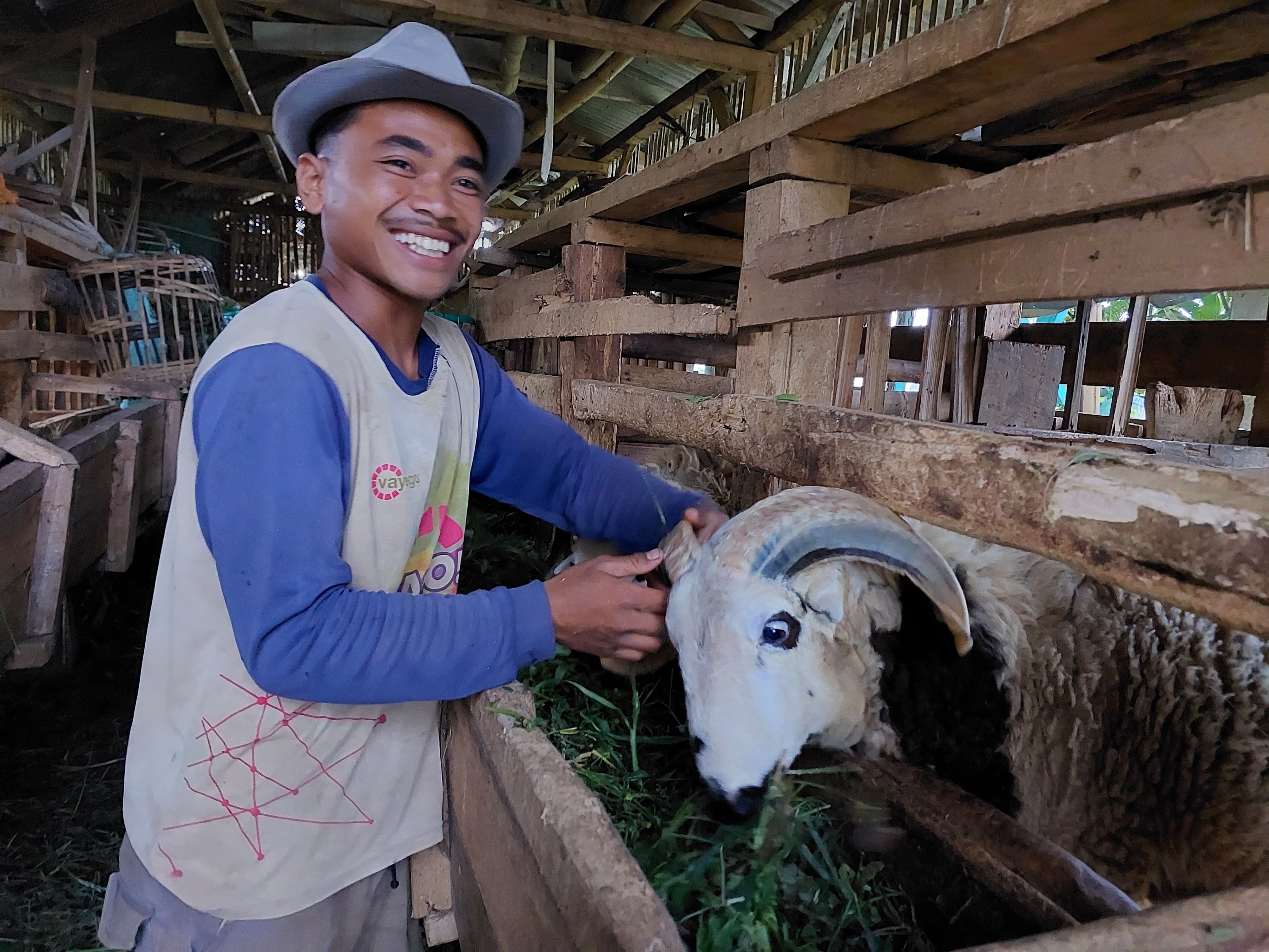 Dulu Kuli Bangunan, Kini Ahmad Shidiq Sukses Jadi Peternak